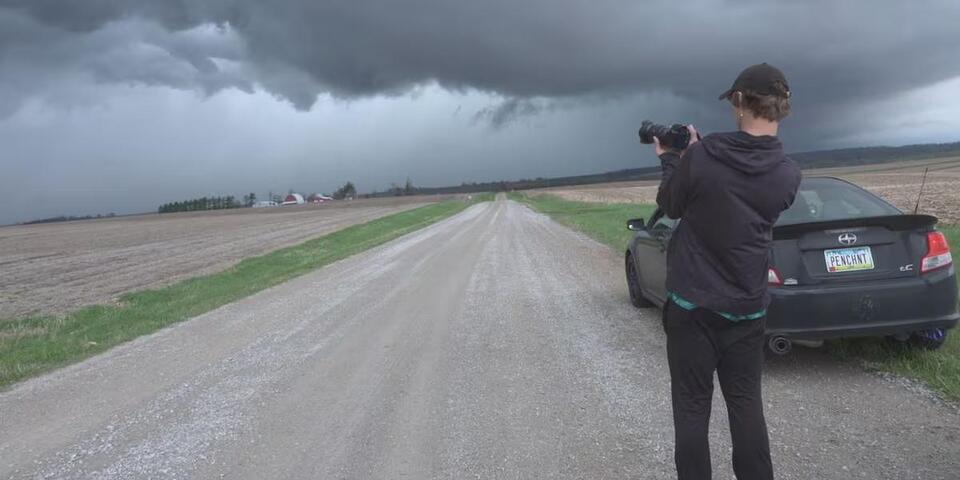 Hobbyist describes risky behavior while authorities pull over storm ...