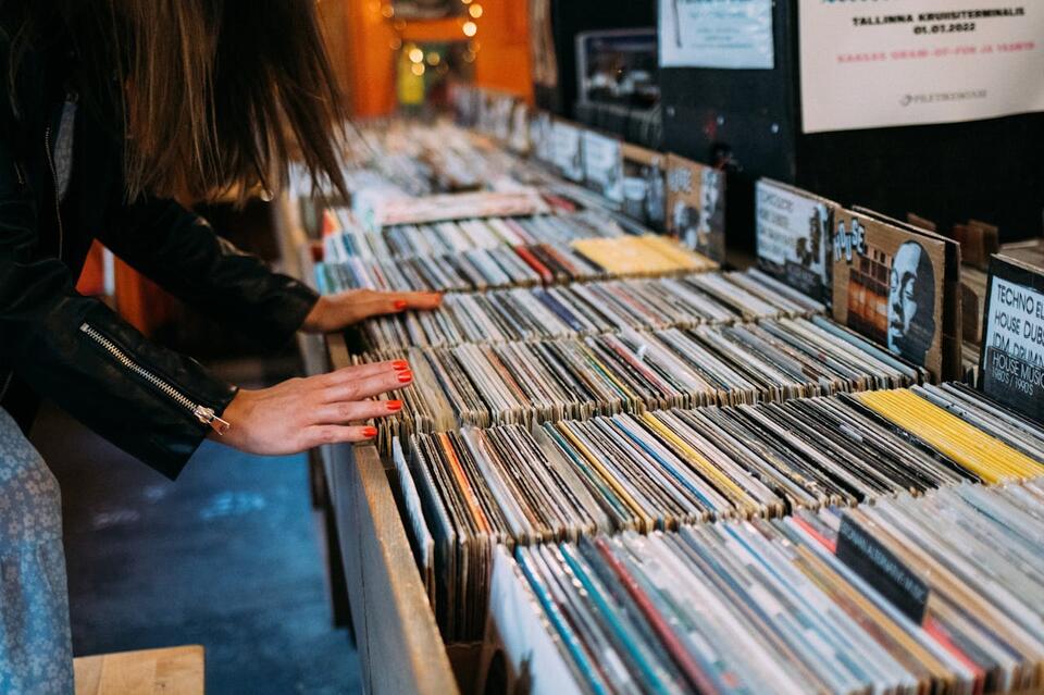 12 Old Vinyl Records That Are Worth Digging Out - NewsBreak