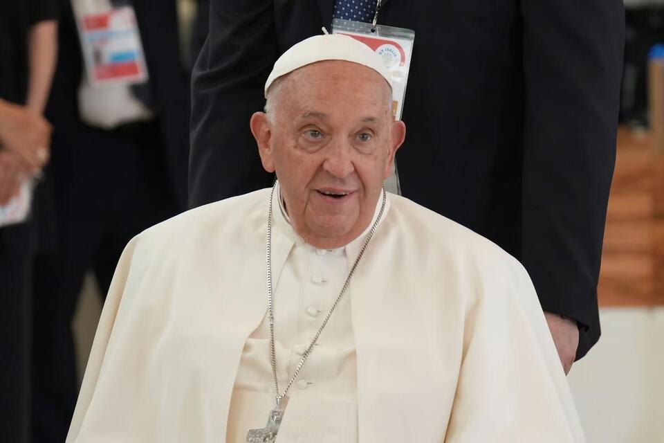 Pope Francis admitted to hospital as bronchitis battle continues ...