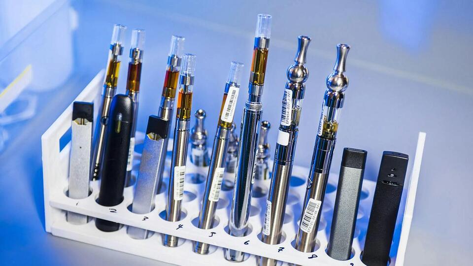 Arizona bill attempts to clamp down on illegal vapes - NewsBreak