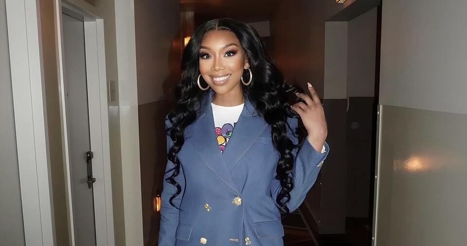 Brandy to release “Phases” memoir in 2026 - NewsBreak