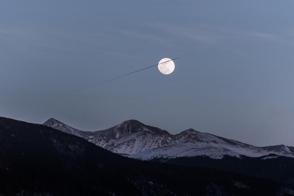 The Moon Is Drifting Away From Earth — Here’s What That Means - NewsBreak