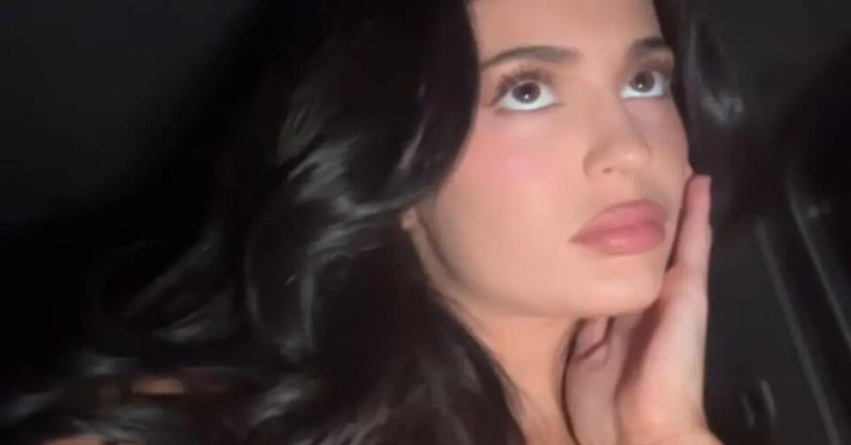 Kylie Jenner Lets Loose And Shows Some Cleavage Alongside Hailey Bieber 5417