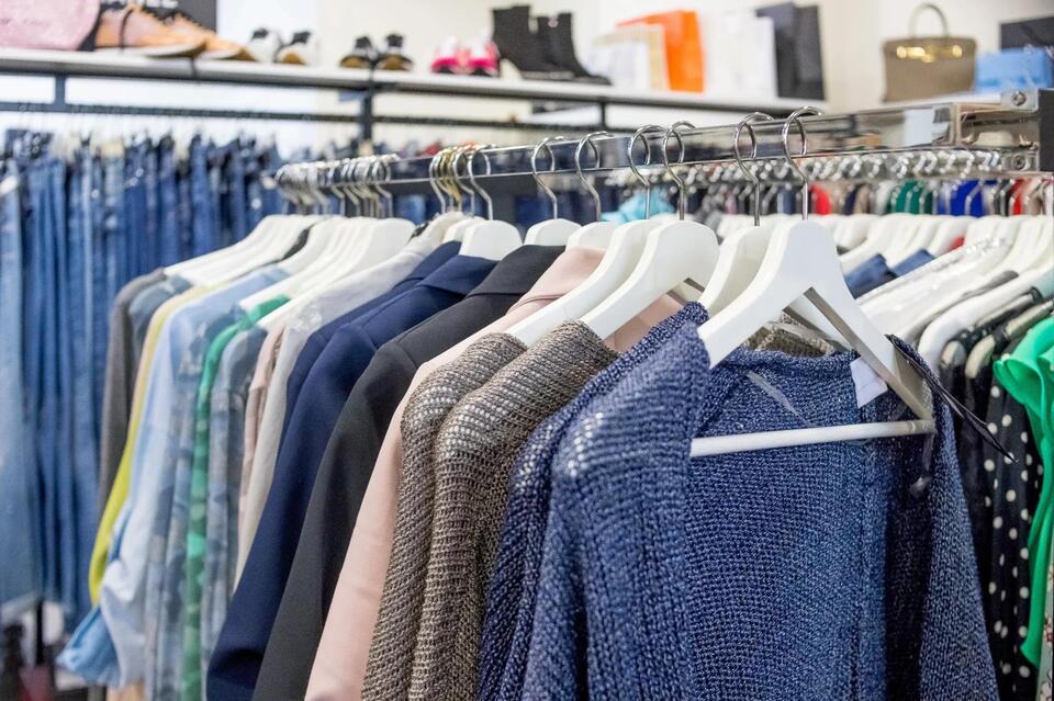 20 Items You Should ALWAYS Buy From The Thrift Store (Anywhere Else Is ...
