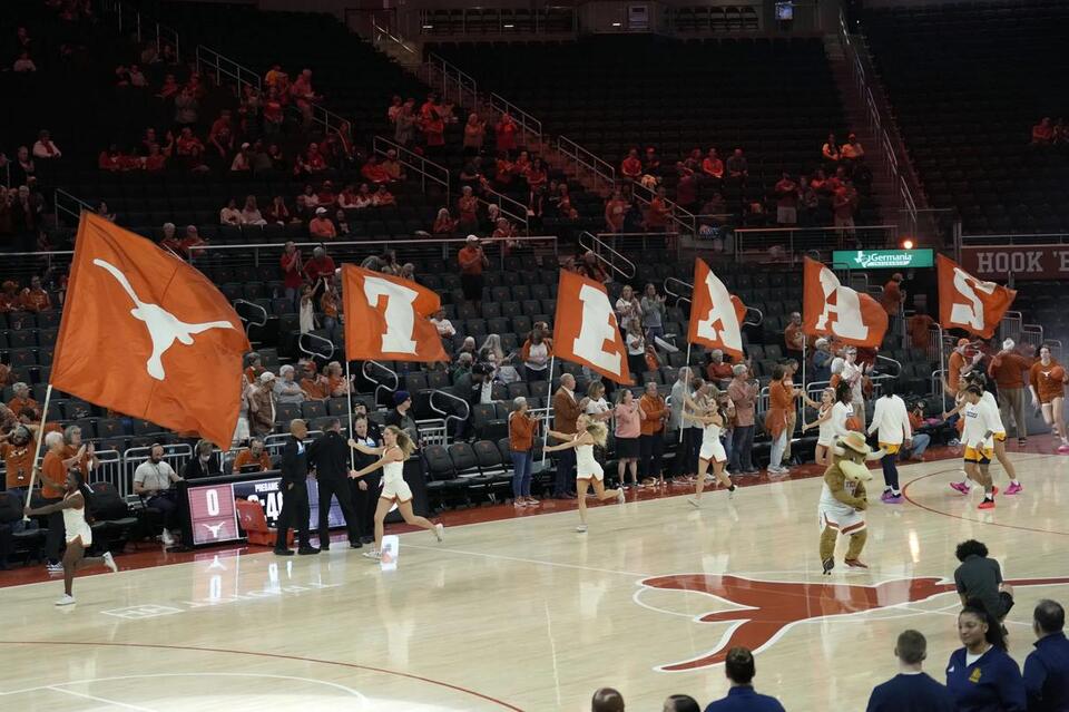 Longhorns Daily News: Texas WBB signee Aaliyah Crump named an McDonald ...