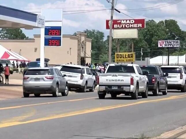 3 dead, 10 wounded in shooting at Mad Butcher grocery store in Arkansas