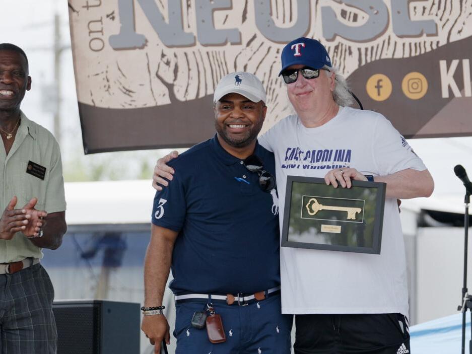 Mayor Hardy honors community Leaders with Keys to the City at 2024 BBQ Fest