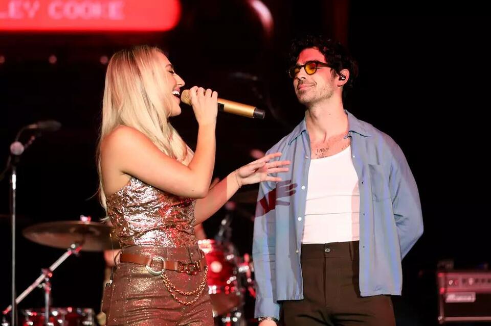 Ashley Cooke Highlights 2025 CRS New Faces Show With Surprise Joe Jonas ...