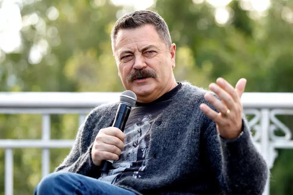 Comedian, Sitcom Actor to Bring His Book Tour to Des Moines - NewsBreak