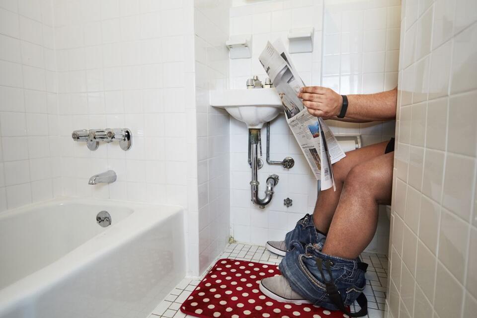 Here’s the best way to sit for better poops, according to science ...