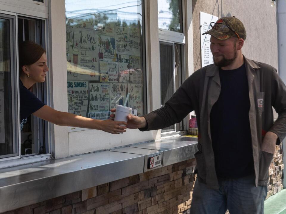 'Perfect weather' for ice cream and swimming returns to Toledo - NewsBreak