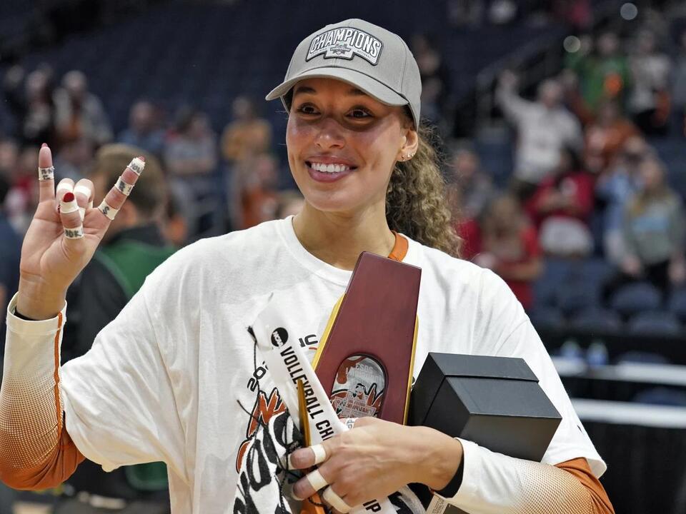 Madisen Skinner, freshman Ella Swindel help Texas defend volleyball ...