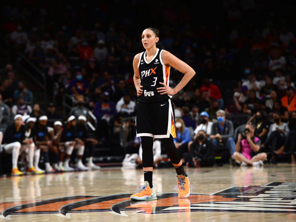 Phoenix Mercury Take Another Shot at WNBA Rookies With Diana Taurasi Video