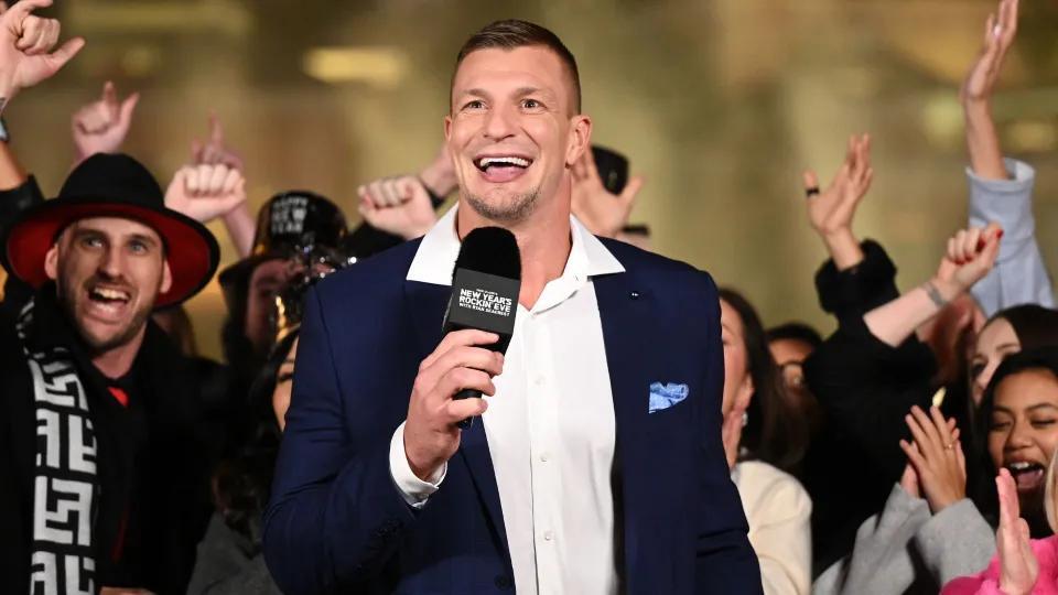 Fox NFL Sunday star Rob Gronkowski looks unrecognizable as fresh-faced ...