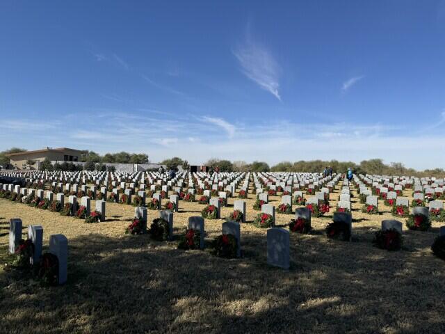 Wreaths laid at Arizona Veterans' Memorial Cemetery at Marana to honor ...