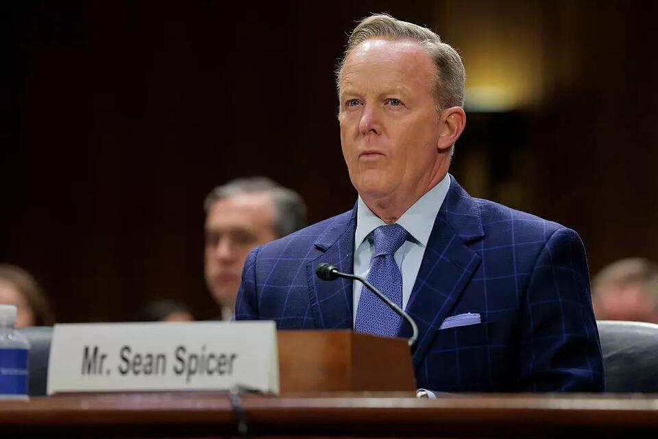 Sean Spicer Explains The Difference In Trump's Media Coverage Then And ...