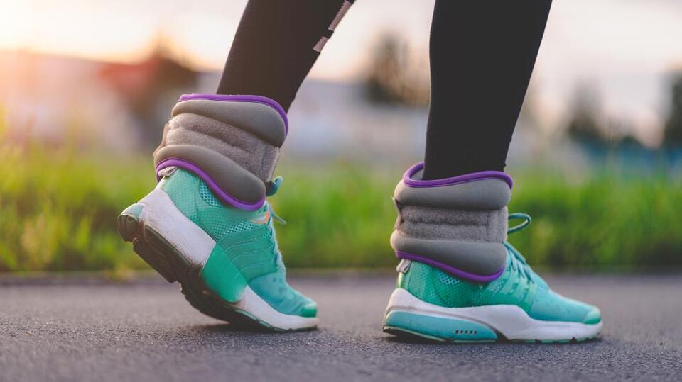 Here’s one thing this walking coach says you should never do, and three ...