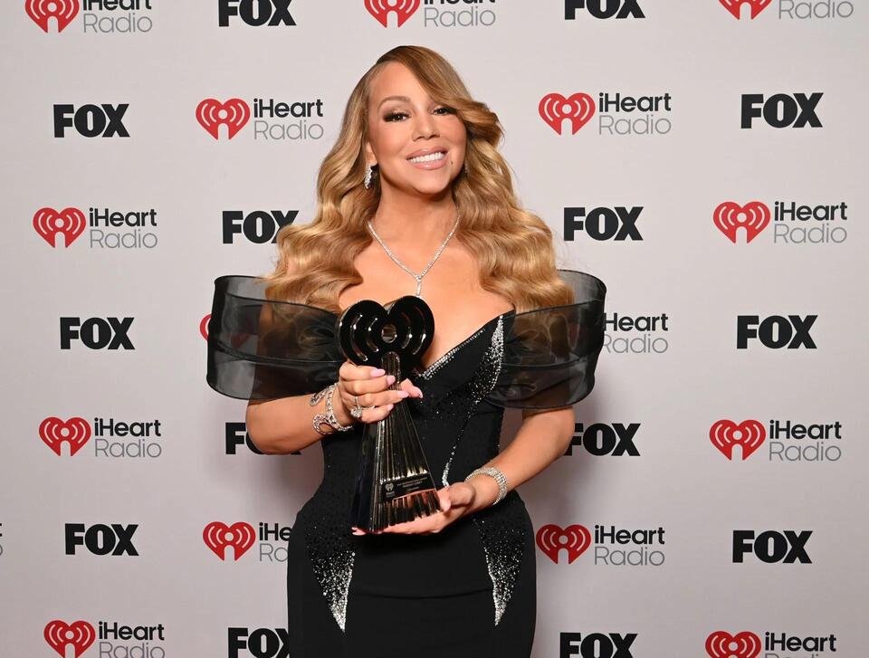 "I though she was frozen": Netizens clown Mariah Carey as she appeared ...