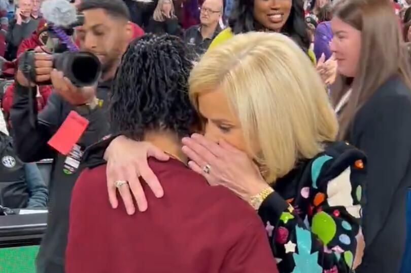 Kim Mulkey has conversation with Dawn Staley after being booed by South ...