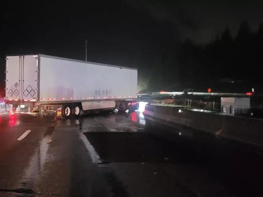 High Winds Disrupt Traffic Across Washington and Oregon