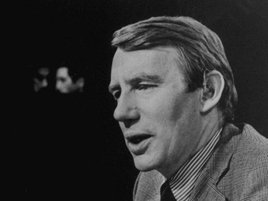 Robert MacNeil, Creator and First Anchor of PBS 'NewsHour' Nightly ...