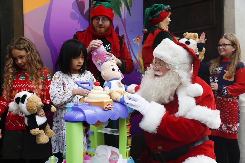 Calcasieu Christmas Toy Drive-Thru Returns to Help Local Kids - NewsBreak