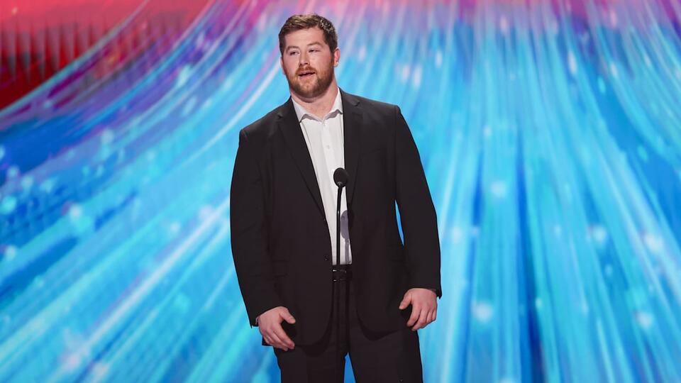 Bears OL Joe Thuney wins first-ever NFL Protector of the Year award ...