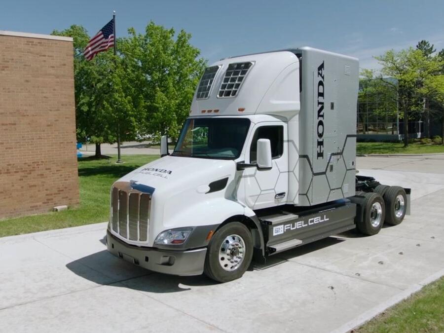 Check Out Honda’s Fuel-Cell Big Rig, Part of a ‘Hydrogen Future’