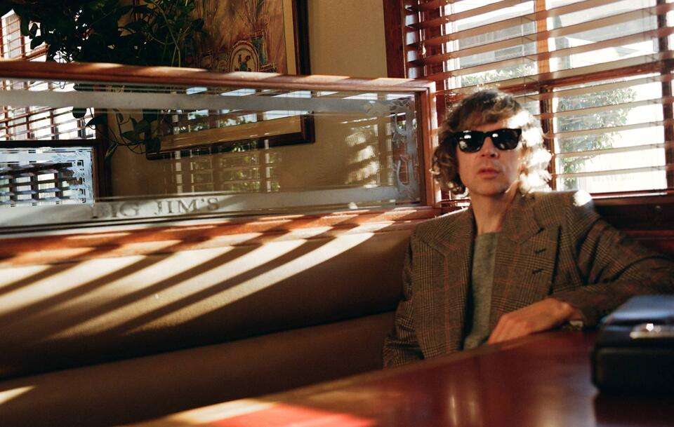 Beck revisits ‘Morning Phase’ and ‘Sea Change’ on beautiful new single ...