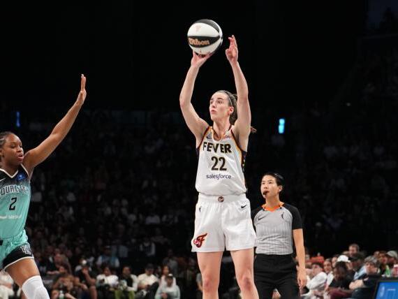 How many points did Caitlin Clark score today? Full stats, results ...