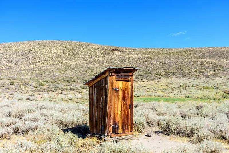 How to Poop Outdoors in a Way That Won't Piss Off the Environment and ...