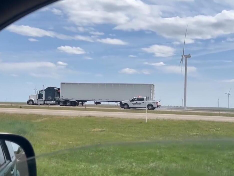 Tennessee couple killed in big rig shootout with Texas officers