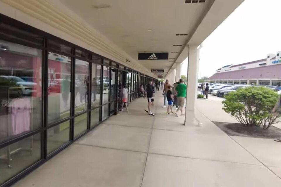 Indiana's Largest Outlet Mall Features a Day Full of Deals - NewsBreak
