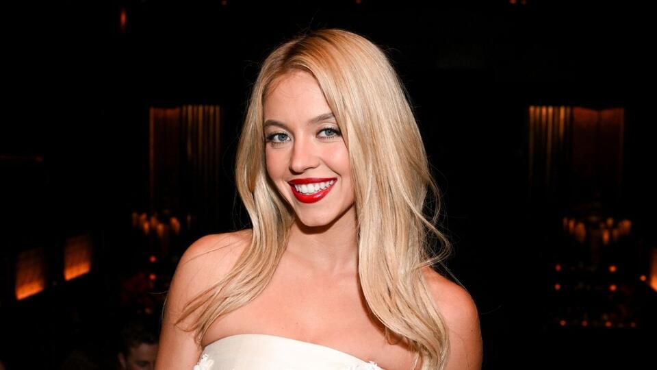 Sydney Sweeney Swaps Gown for Super Short Minidress - NewsBreak