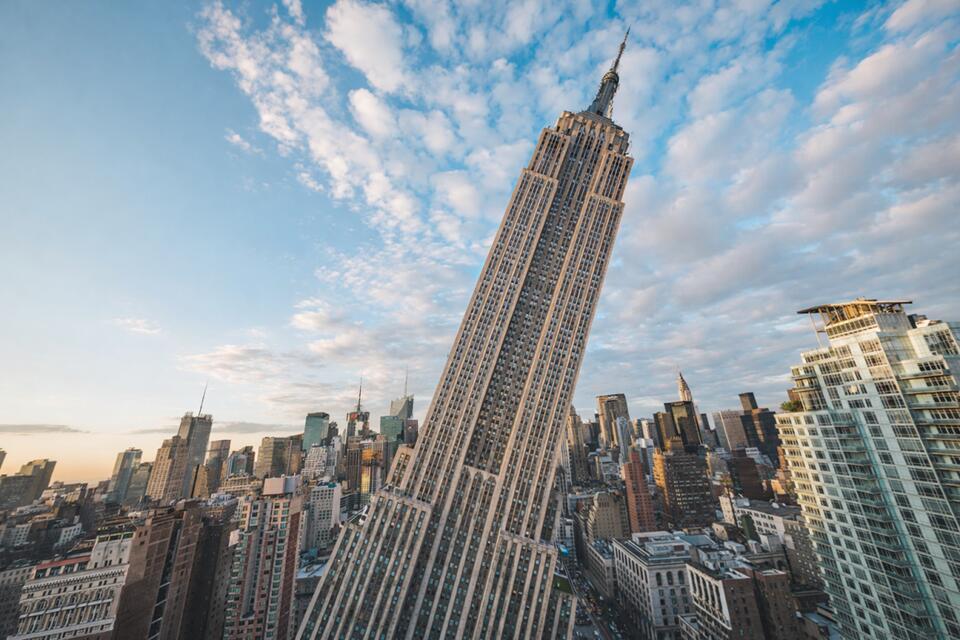 Empire State Building leans from damaging winds in 2026 blizzard; New ...