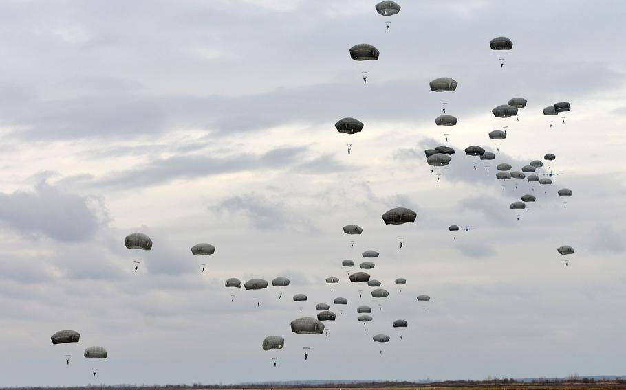 Army to reclassify 22,000 airborne jobs, ending jump pay for many ...