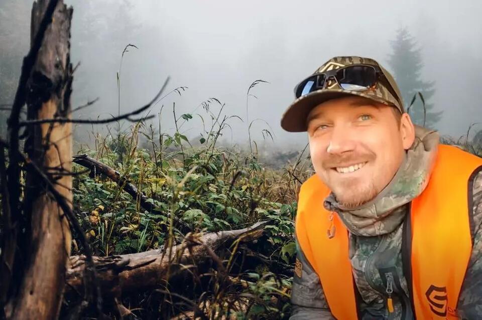Morgan Wallen Bags a Buck While Deer Hunting in Iowa [VIDEO] - NewsBreak