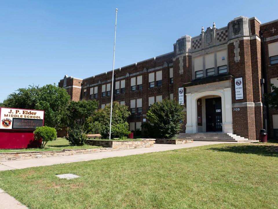 FWISD trustees shown poor condition of schools, urged to be transparent ...