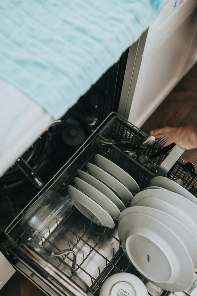 Do We Need To Pre-Rinse Our Dishes? Apparently Not - NewsBreak