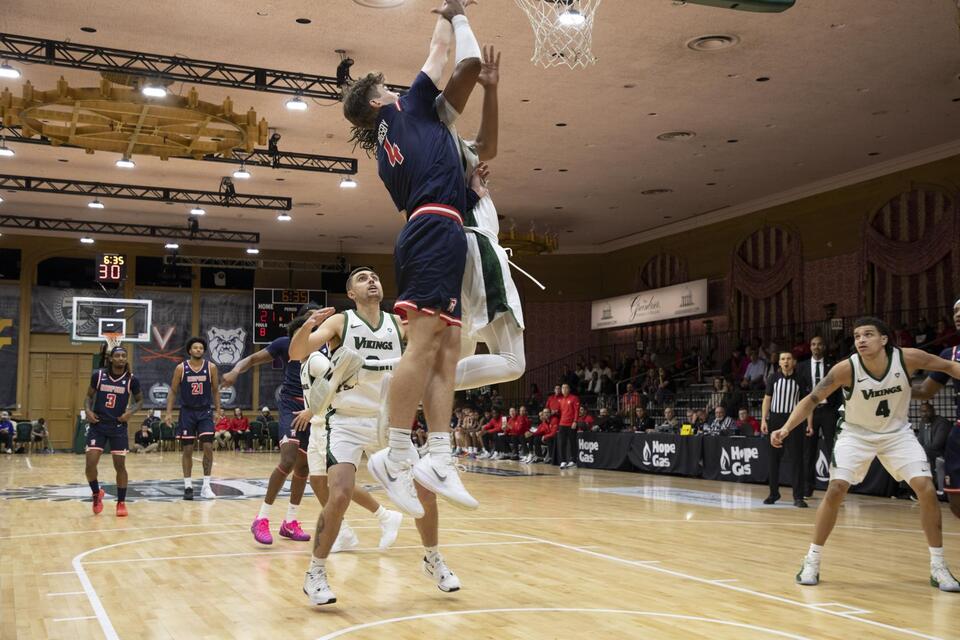 Greenbrier Tip Off: Radford vs Cleveland - NewsBreak