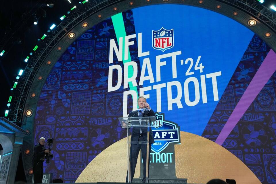 Which NFL Legends, Current Stars Will Announce Picks at the 2025 NFL ...