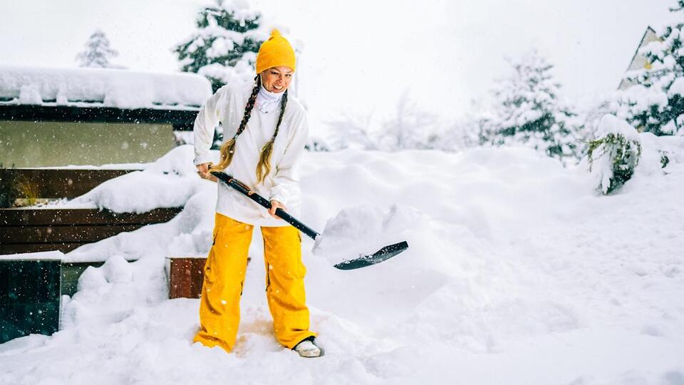 The Complete Guide To Safe And Effective Snow Shoveling: Techniques For ...