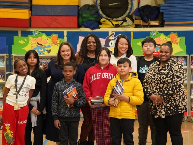 GIVE A BOOK | Students pick out new free books at KCK elementary school ...