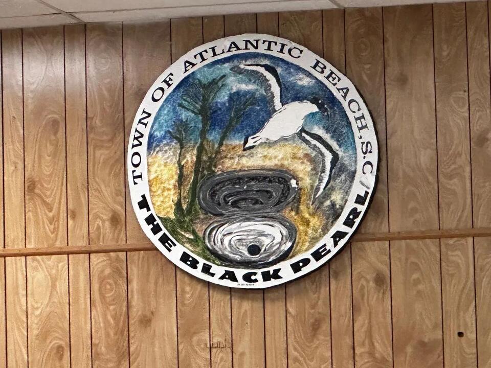 Atlantic Beach councilwoman barred from session amid seat challenge