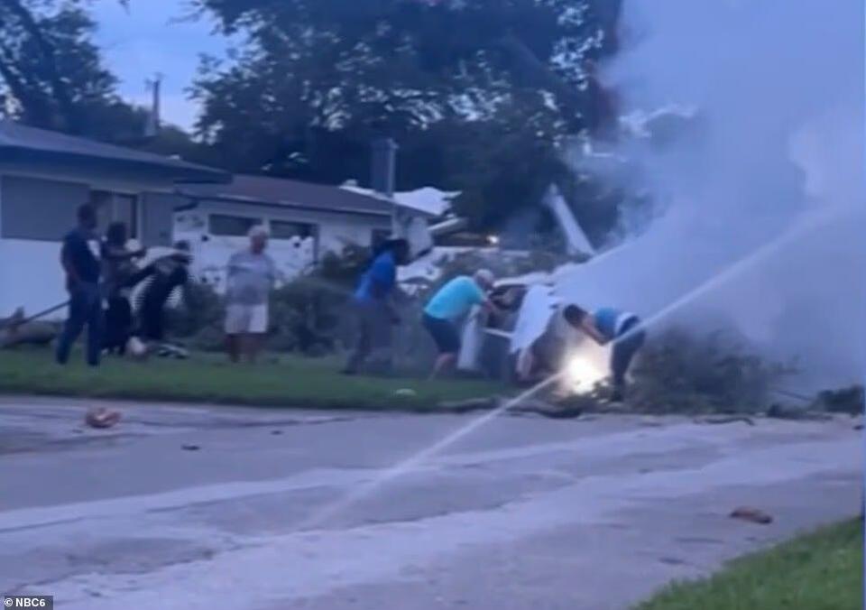 Footage shows aftermath of Florida plane crash - NewsBreak