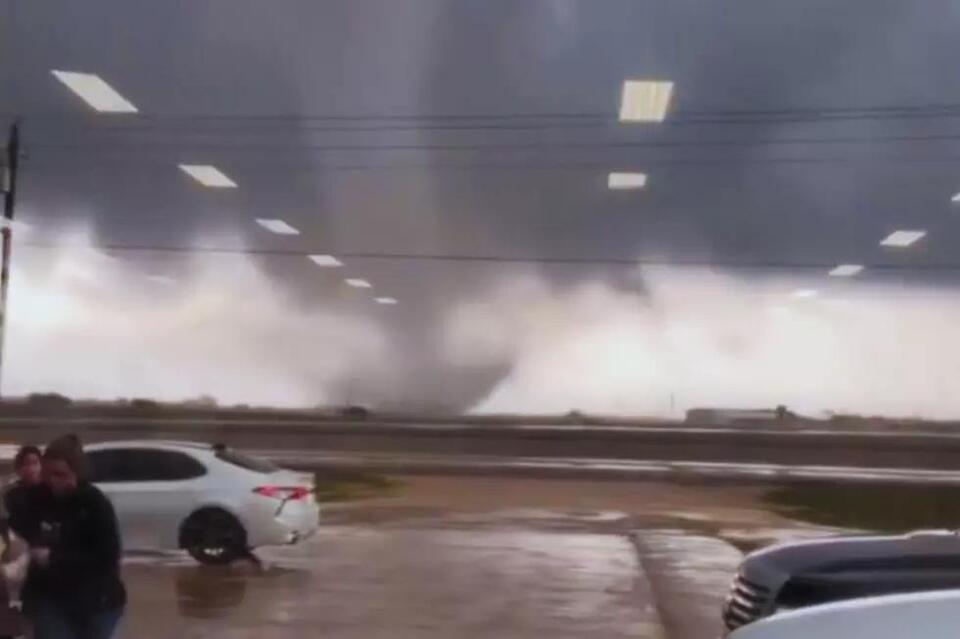 Rare December Tornado in Texas Causes Havoc - NewsBreak
