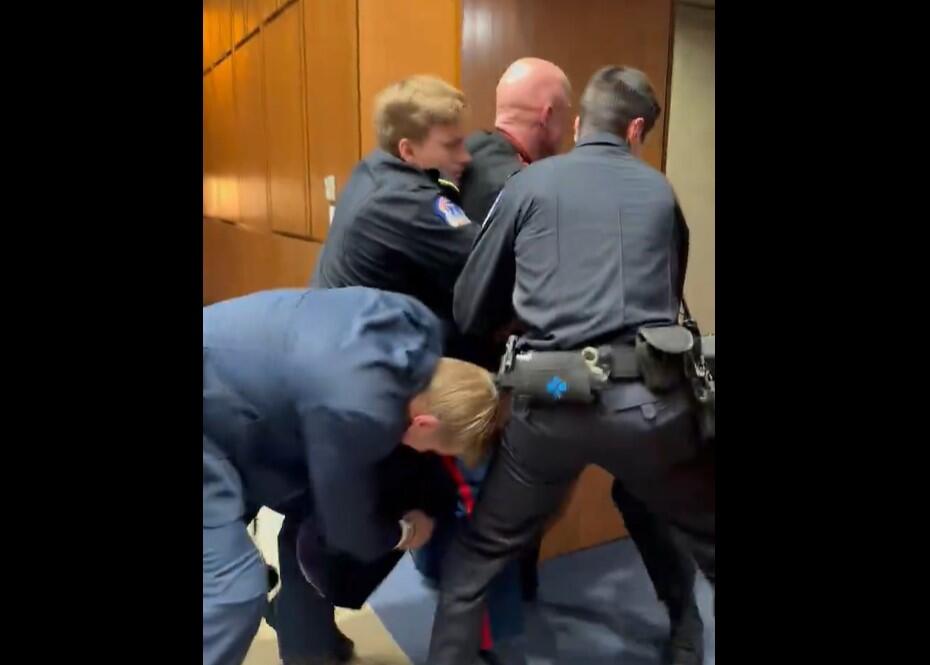 WATCH: Wild Moment GOP Senator Helps Toss Ex-Marine Protestor Out of ...
