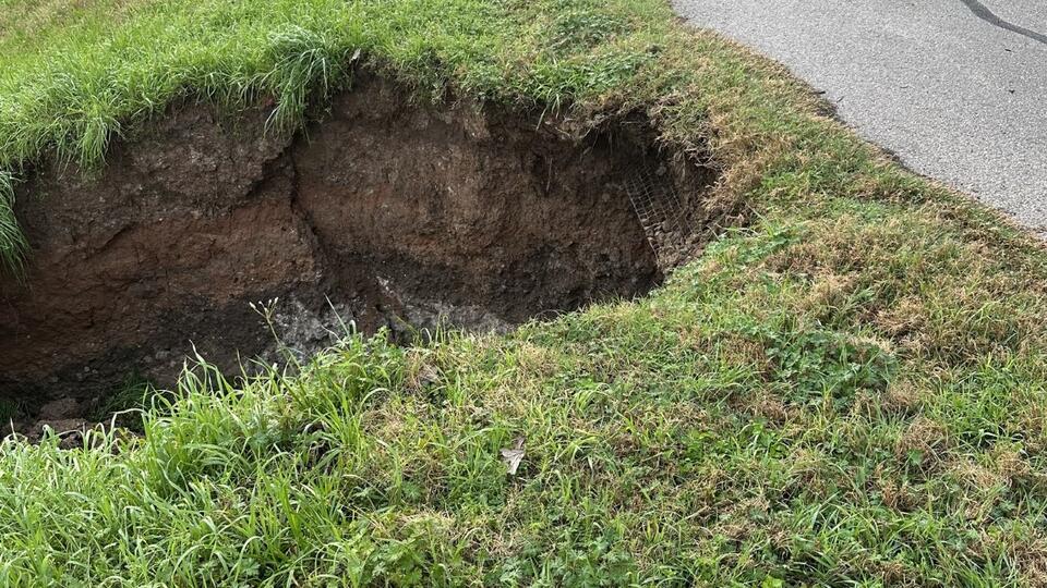 Massive 15-foot sinkhole discovered along popular Katy area hiking ...