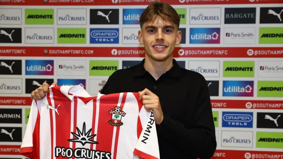 Southampton sign winger Fellows in £10m deal - NewsBreak