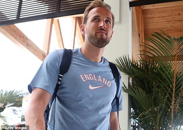 England fans brand warm-up match with New Zealand a 'farce' with 50,000 ...